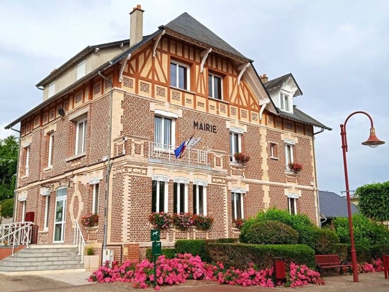 LA MAIRIE - Commune de Charmes